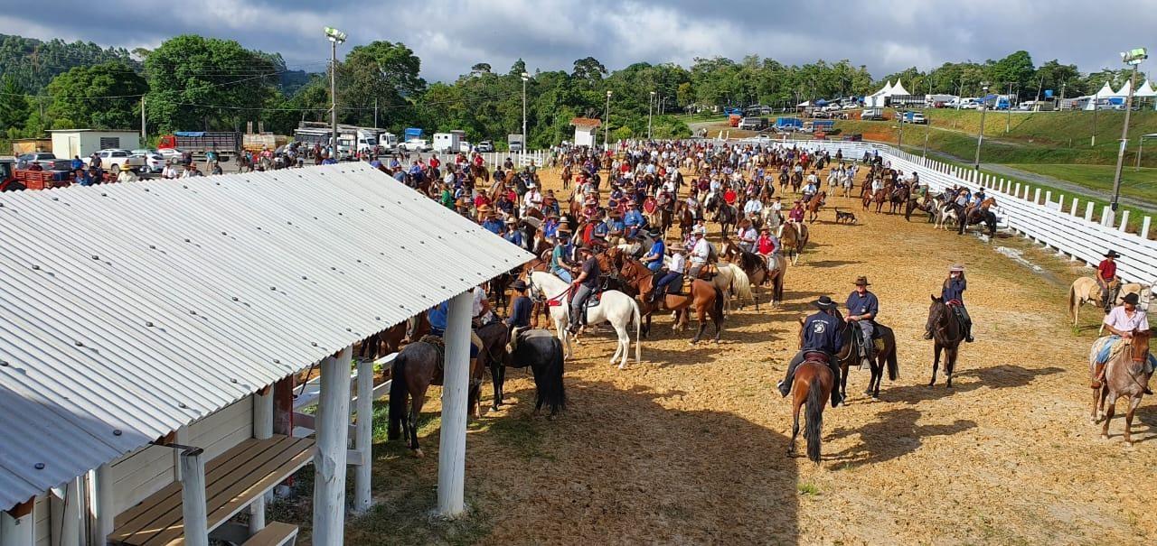 9ª Cavalgada Beneficente em prol do Abrigo Mão Amiga (AMA) é sucesso no ...