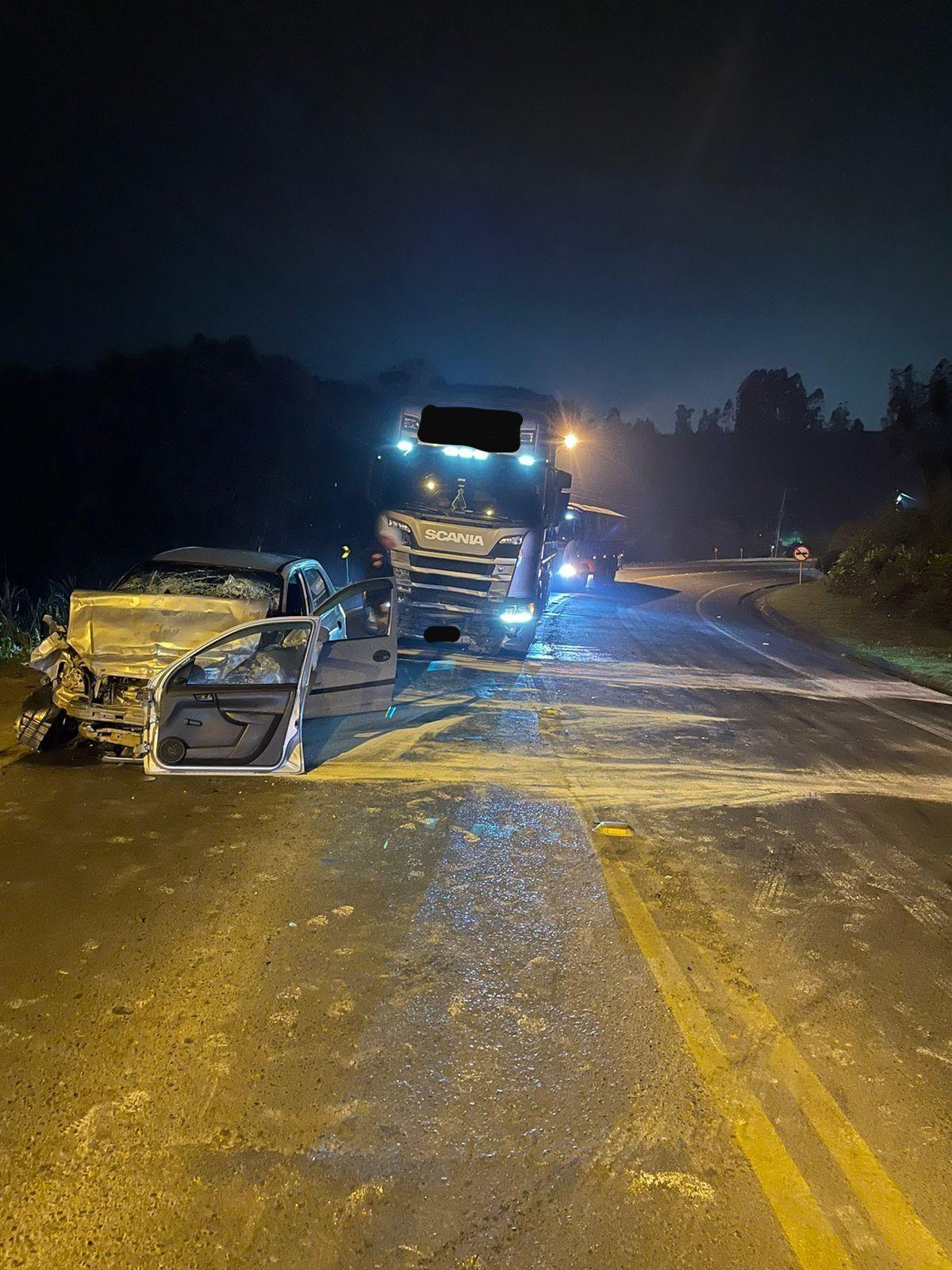 Acidente tira a vida de três pessoas na SC-350 - Rádio Sintonia FM