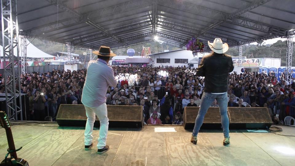 FECOL reúne 20 mil pessoas em três dias de festa em Agrolândia - Rádio ...
